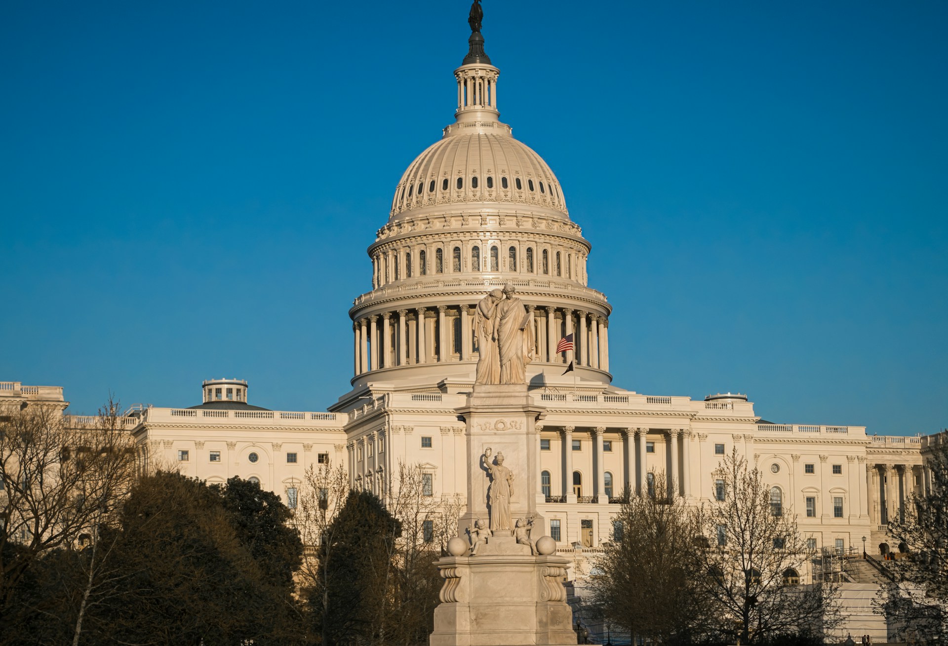 U.S. Senate Examines Four-Day Workweek Bill